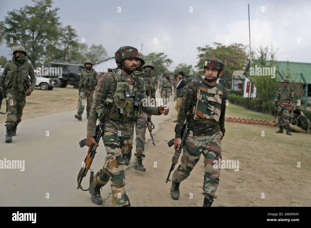 Indian Army soldiers return to their barracks in their camp in Langate ...