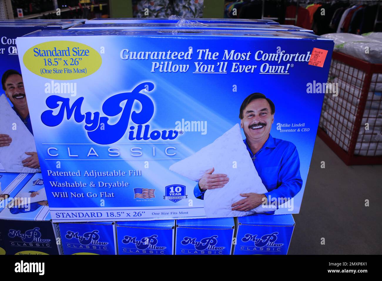 Pillow in box shot hi-res stock photography and images - Alamy