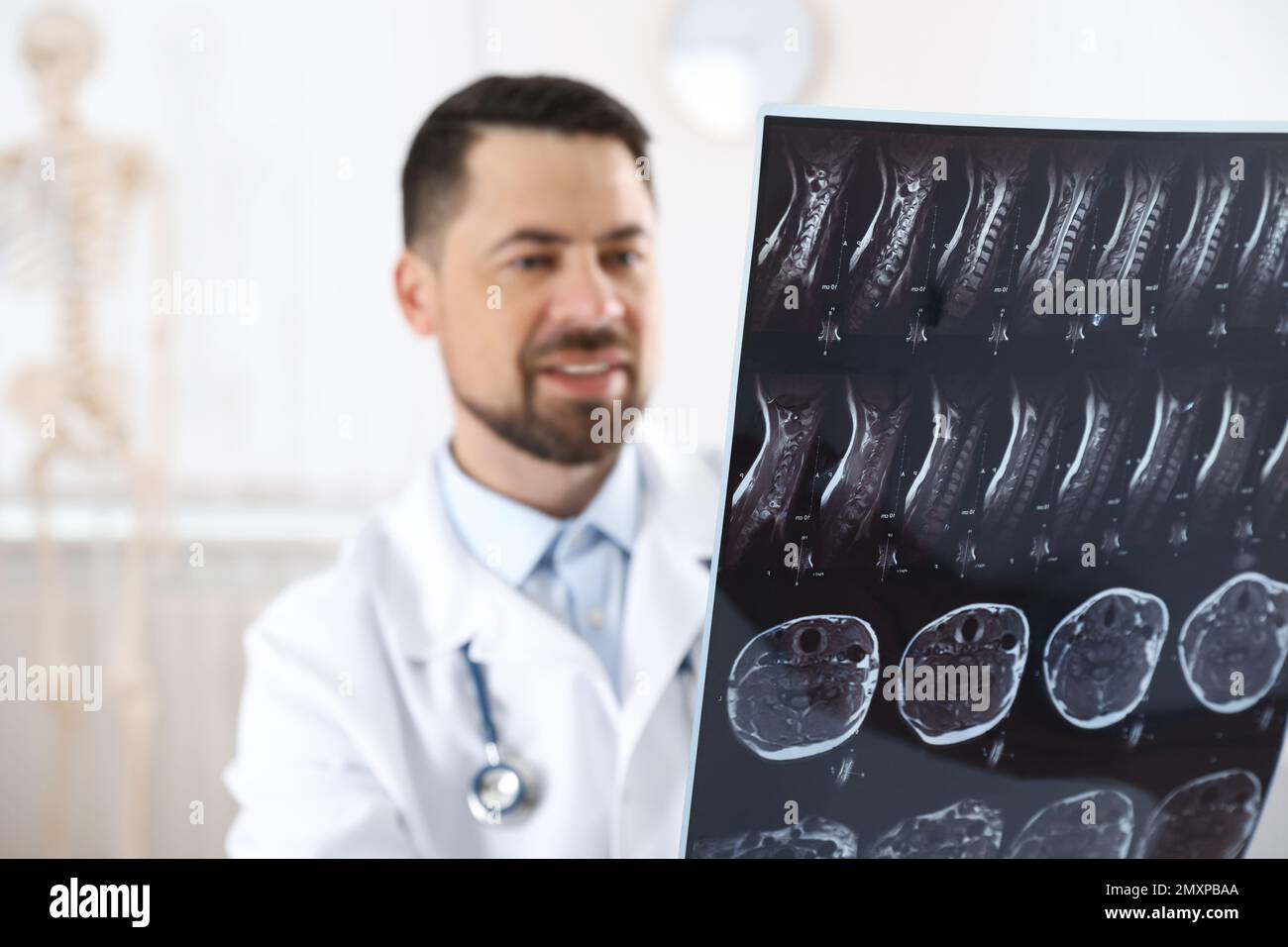 Orthopedic surgeon x ray man hi-res stock photography and images - Alamy