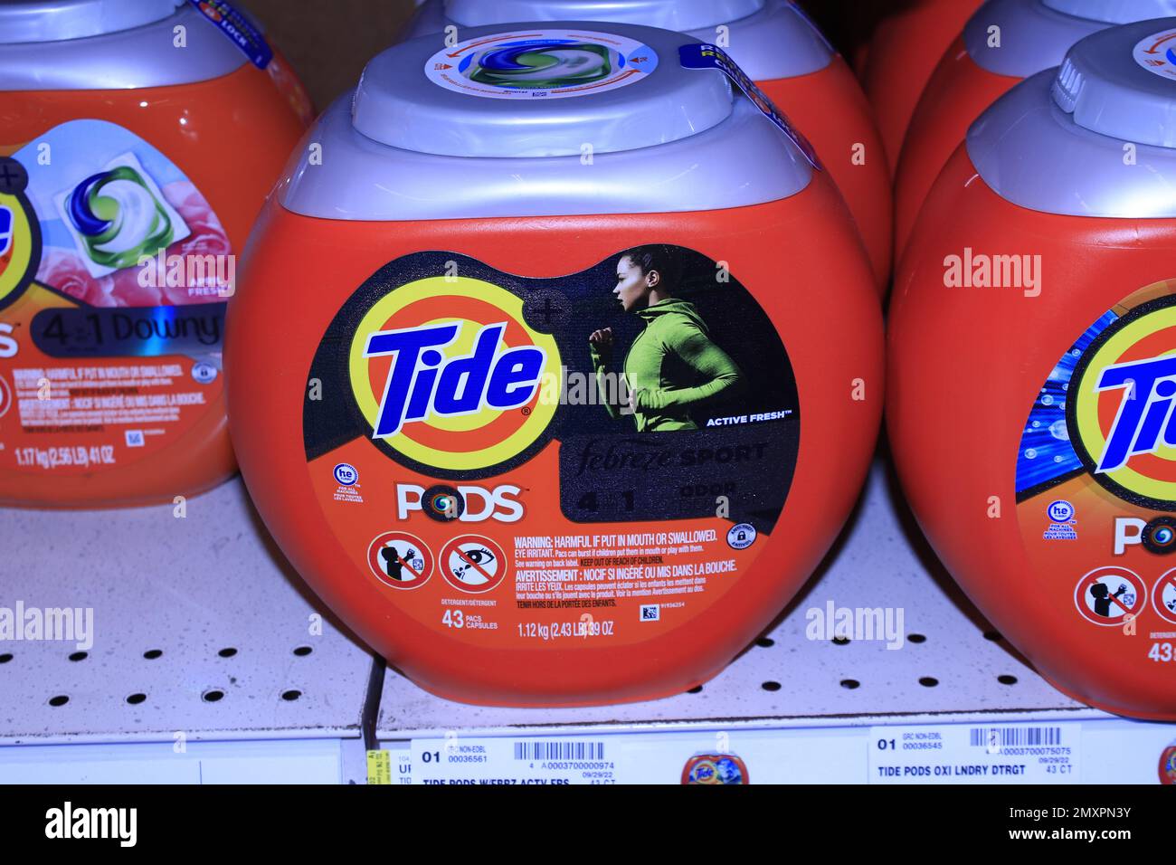 Tide pods hi-res stock photography and images - Alamy