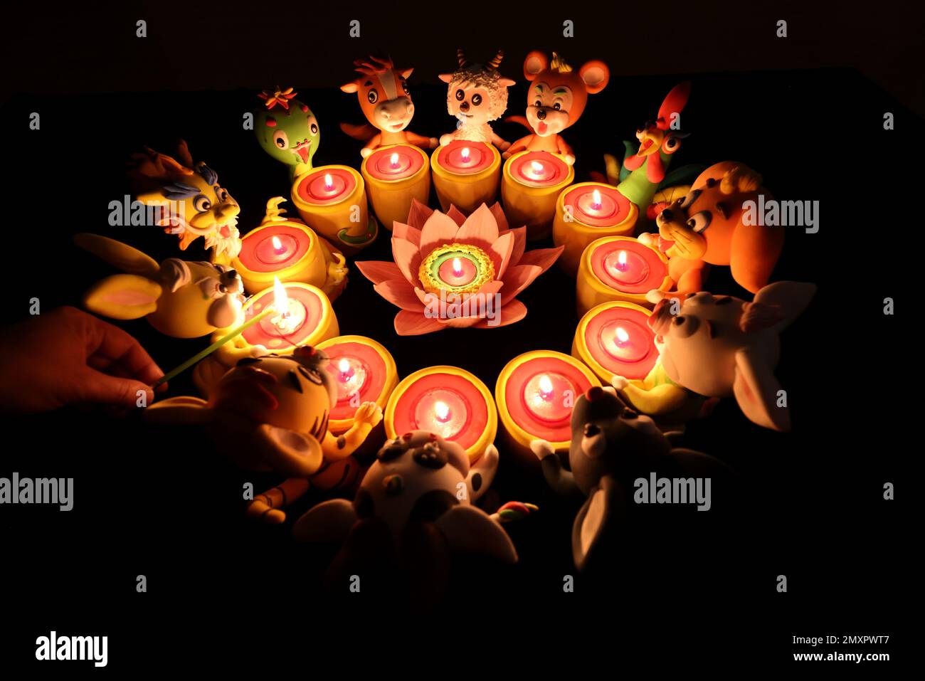 ZAOZHUANG, CHINA - FEBRUARY 4, 2023 - Folk artist Zhang Ting lights up ...