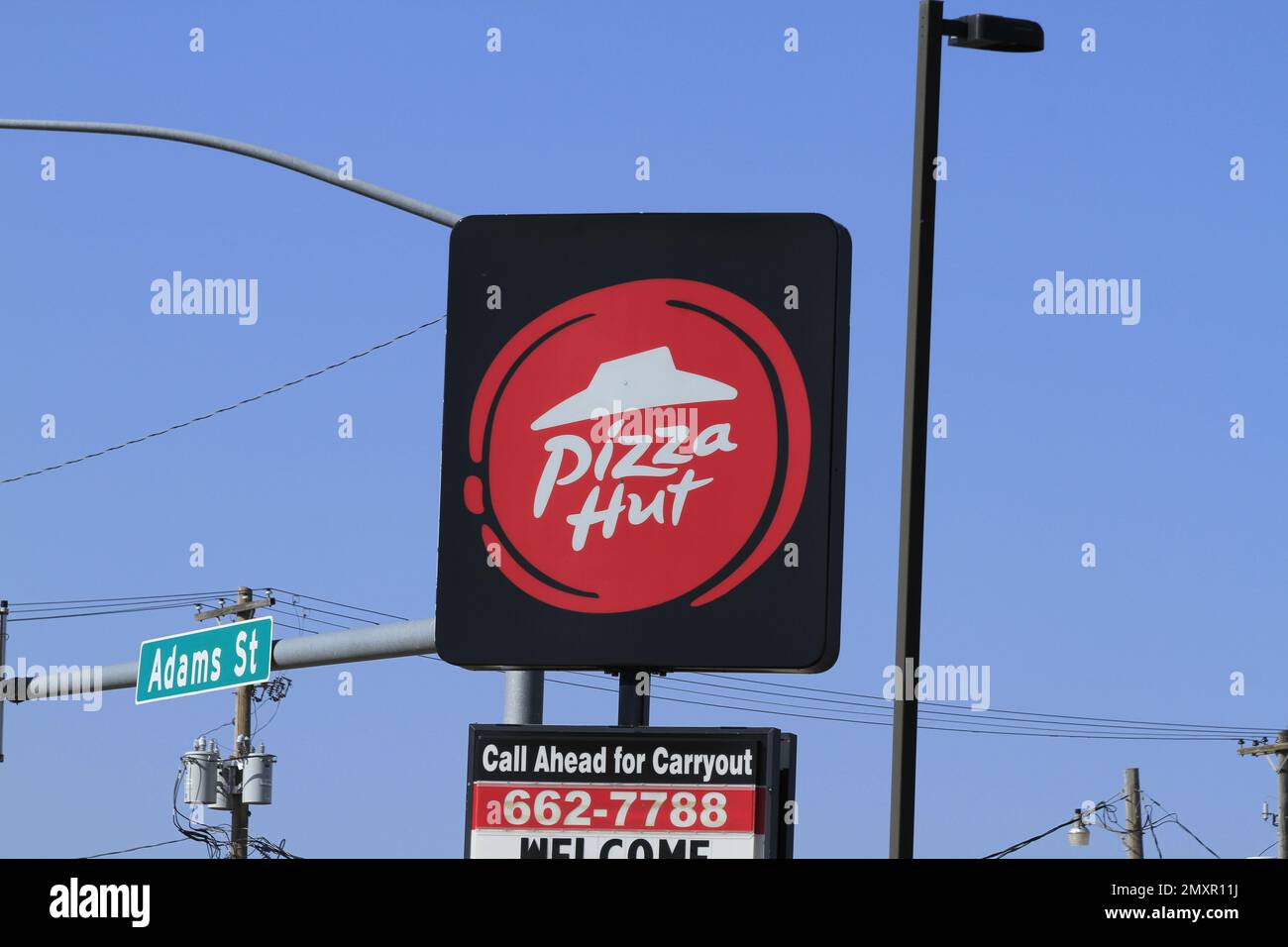 Pizza hut pole sign hi-res stock photography and images - Alamy