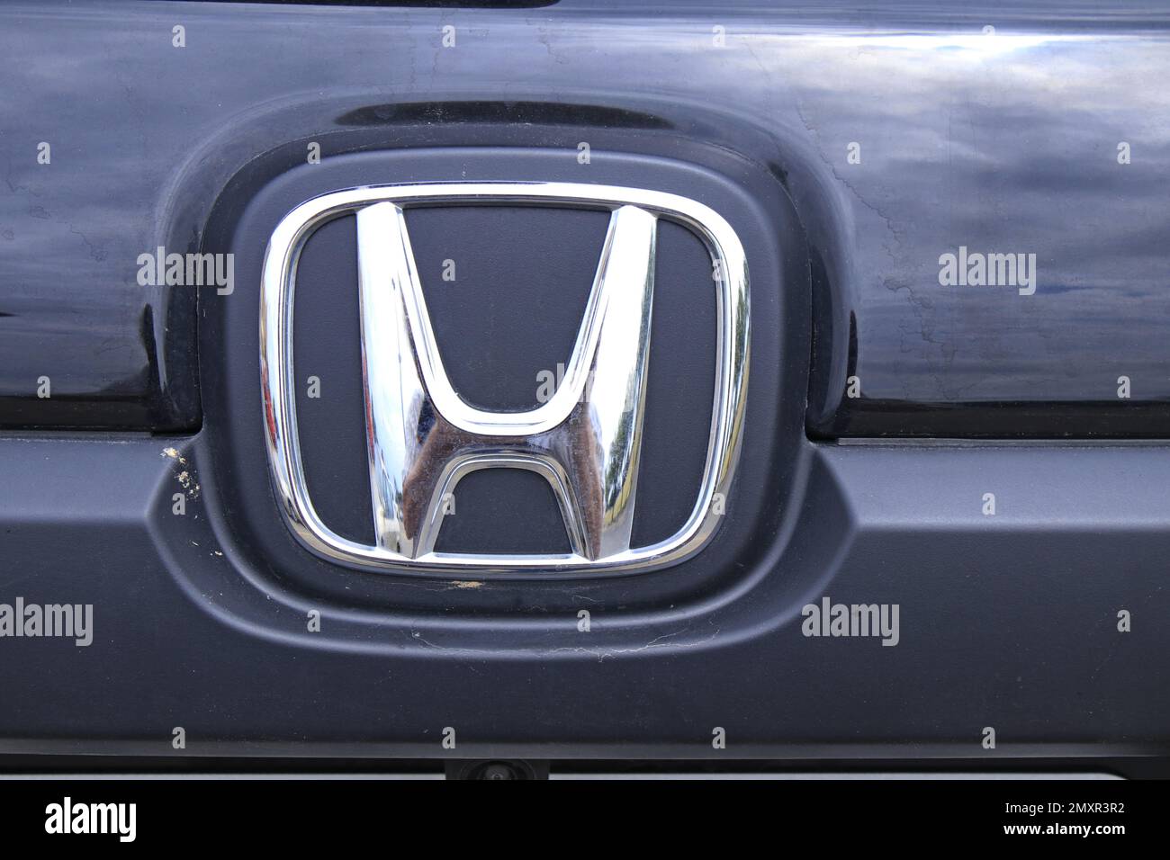Honda emblem hi-res stock photography and images - Alamy
