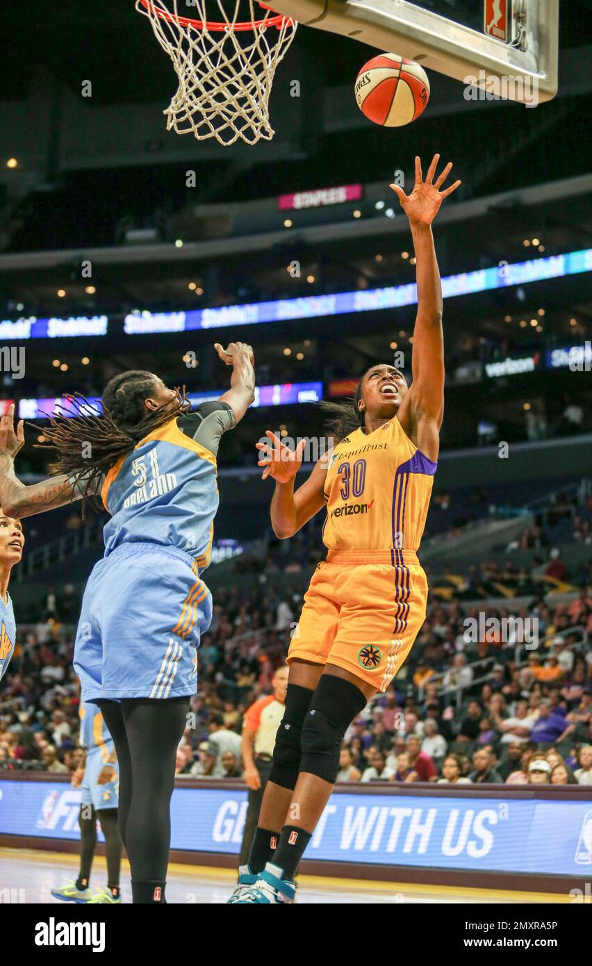 Los Angeles Sparks forward Nneka Ogwumike (30) and Chicago Sky forward ...