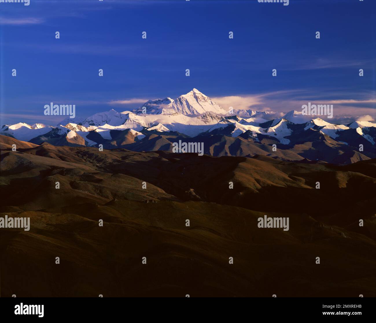 The Tibetan Himalayas qomolangma Stock Photo - Alamy