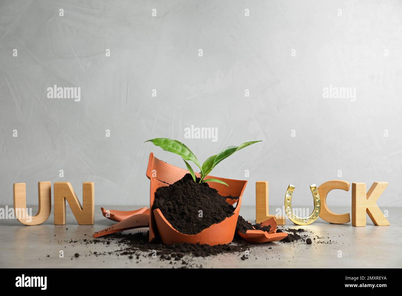 Broken pot hi-res stock photography and images - Alamy