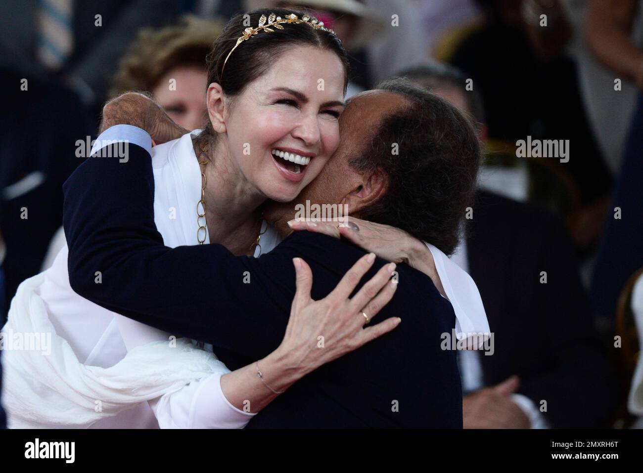 Spanish singer Julio Iglesias greets Puertorican actress Nydia Caro ...