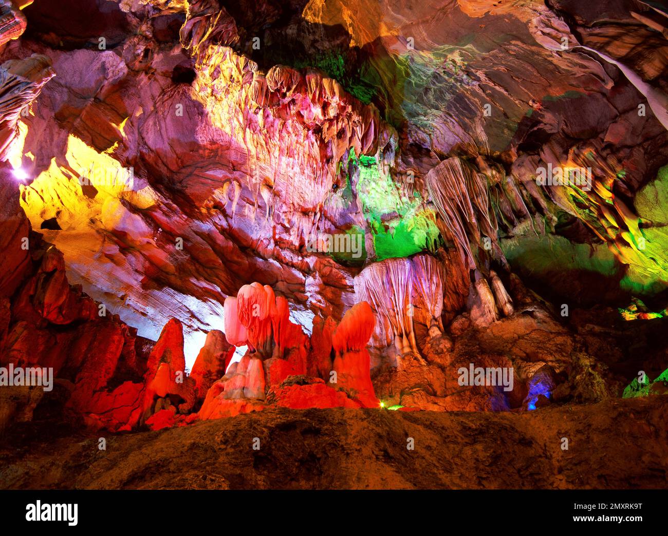 Luc ancient karst cave in yunnan hi-res stock photography and images ...