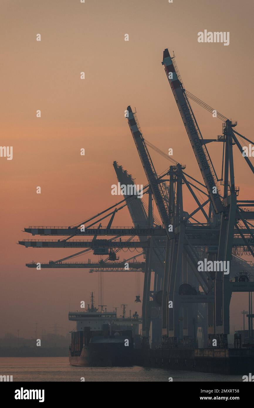 Cargo ship port sunrise hi-res stock photography and images - Alamy