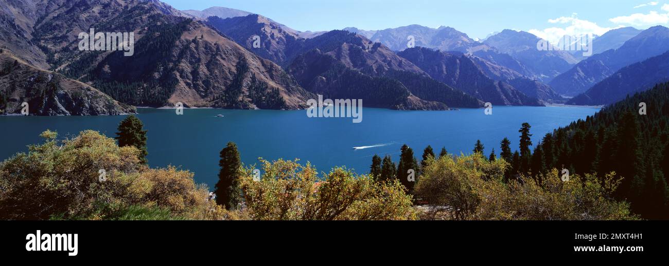 China xinjiang tianshan mountains hi-res stock photography and images ...