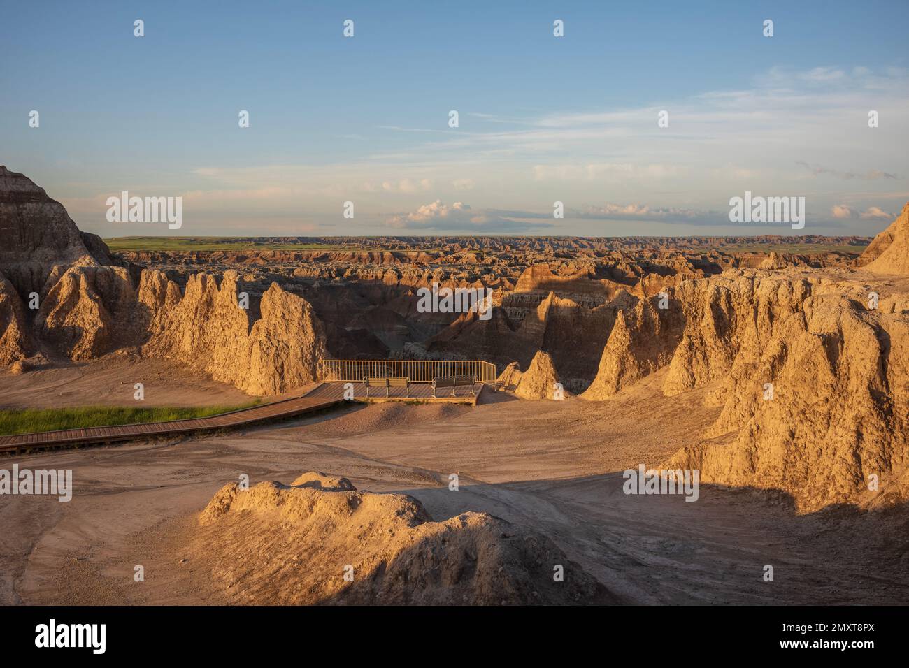 The rugged terrian of the Badlands National Park in South Dakota ...
