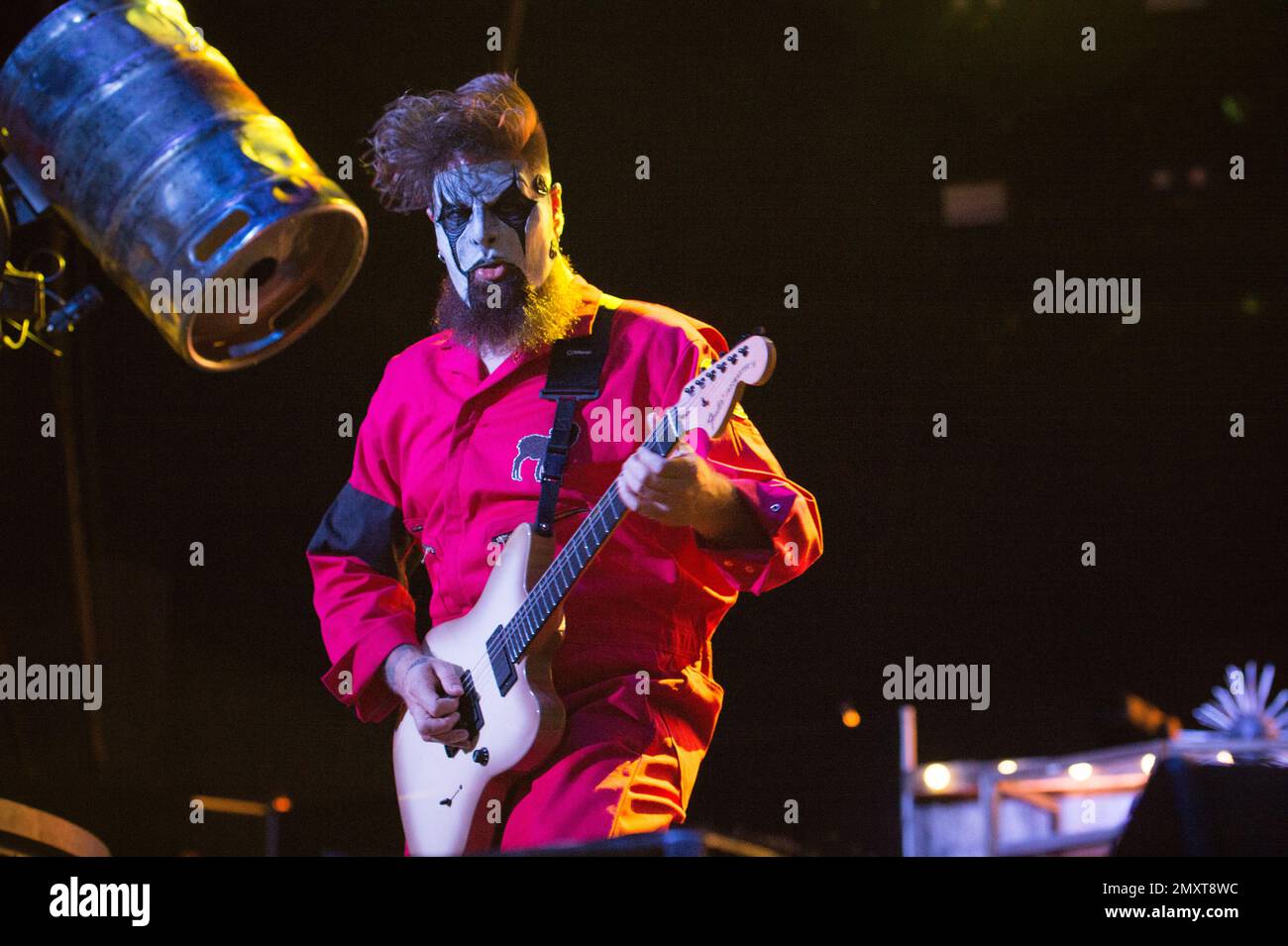 Jim Root of Slipknot performs during day 2 of Ozzfest meets Knotfest at ...