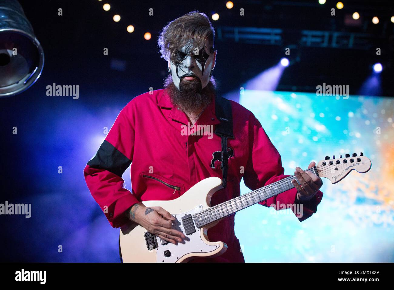 Jim Root of Slipknot performs during day 2 of Ozzfest meets Knotfest at ...