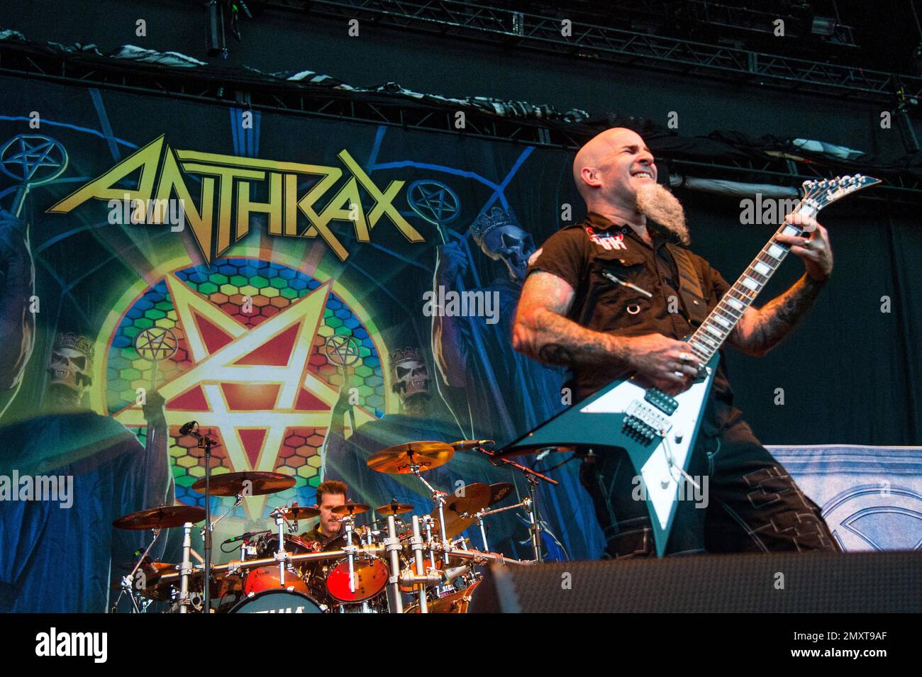 Scott Ian of Anthrax performs during day 2 of Ozzfest meets Knotfest at ...