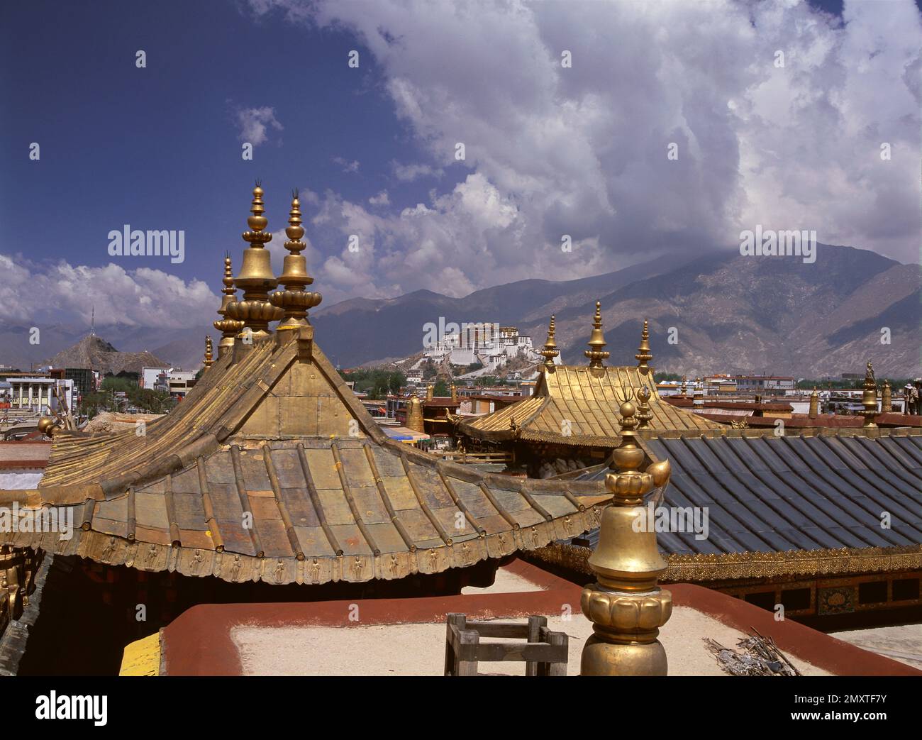 Jinding jokhang temple in Lhasa in Tibet Stock Photo - Alamy