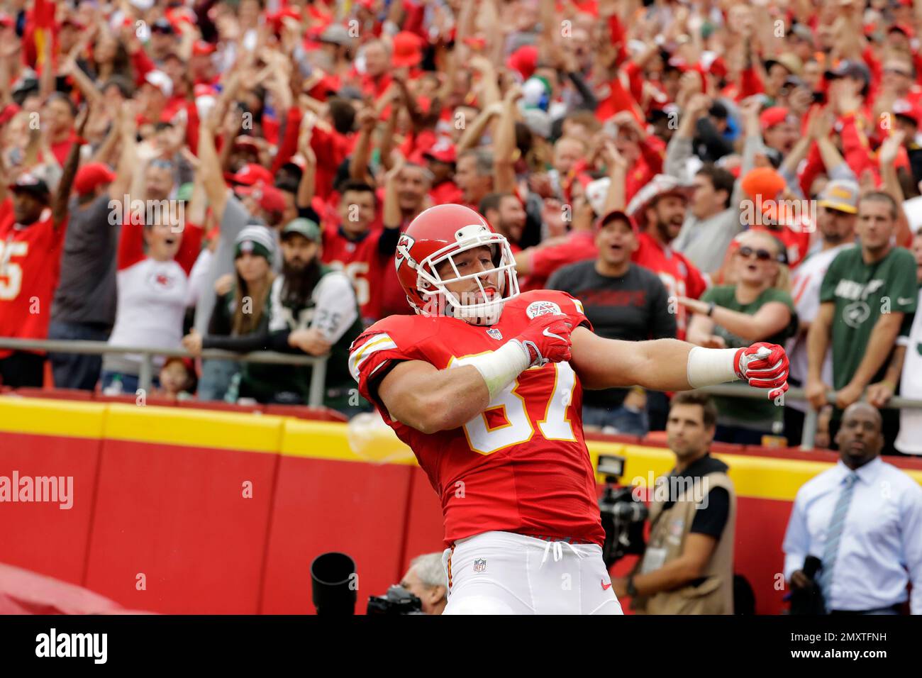 Kansas City Chiefs tight end Travis Kelce (87) celebrates his touchdown ...