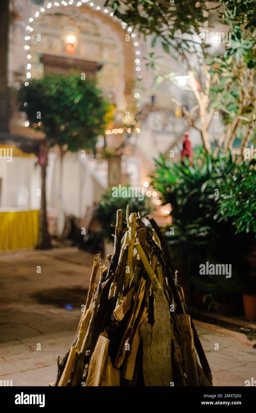 Unlit campfire hi-res stock photography and images - Alamy