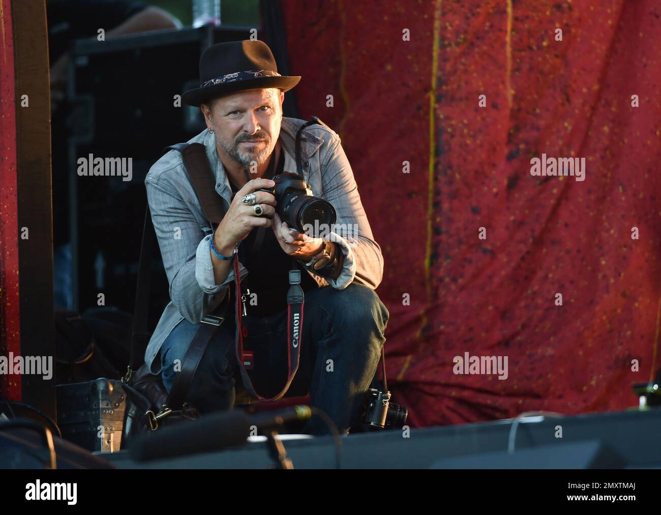 Photographer Danny Clinch shooting on stage at the 2016 Global Citizen ...