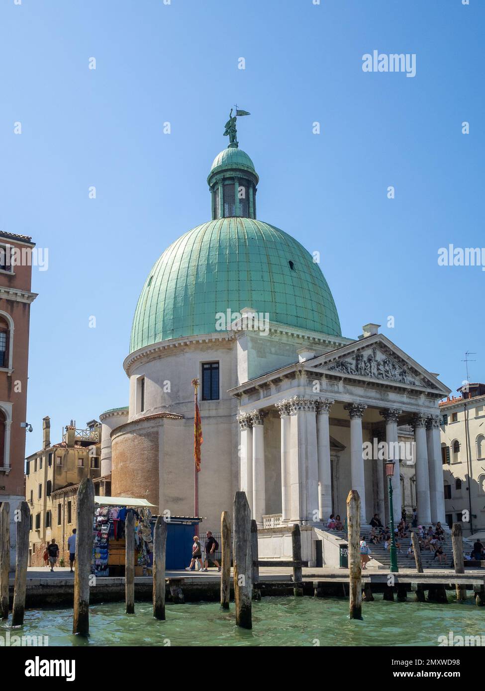 Neoclassical roman catholic church hi-res stock photography and images ...