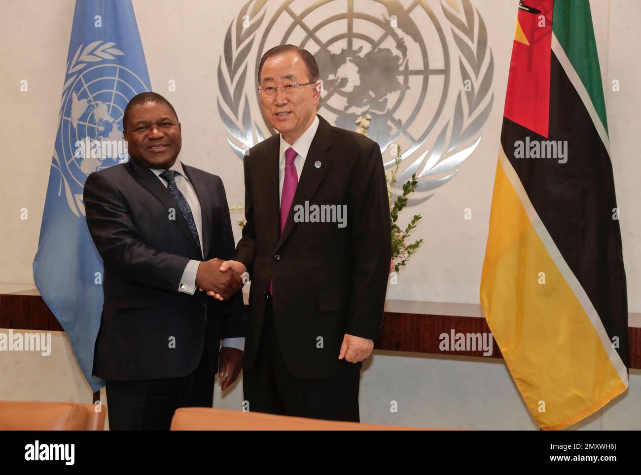 Filipe Jacinto Nyusi, left, president of Mozambique, poses for a photo ...