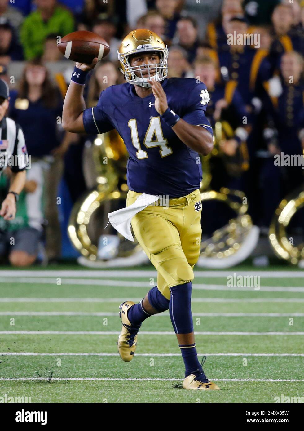 Notre Dame quarterback DeShone Kizer (14) throws against Michigan State ...