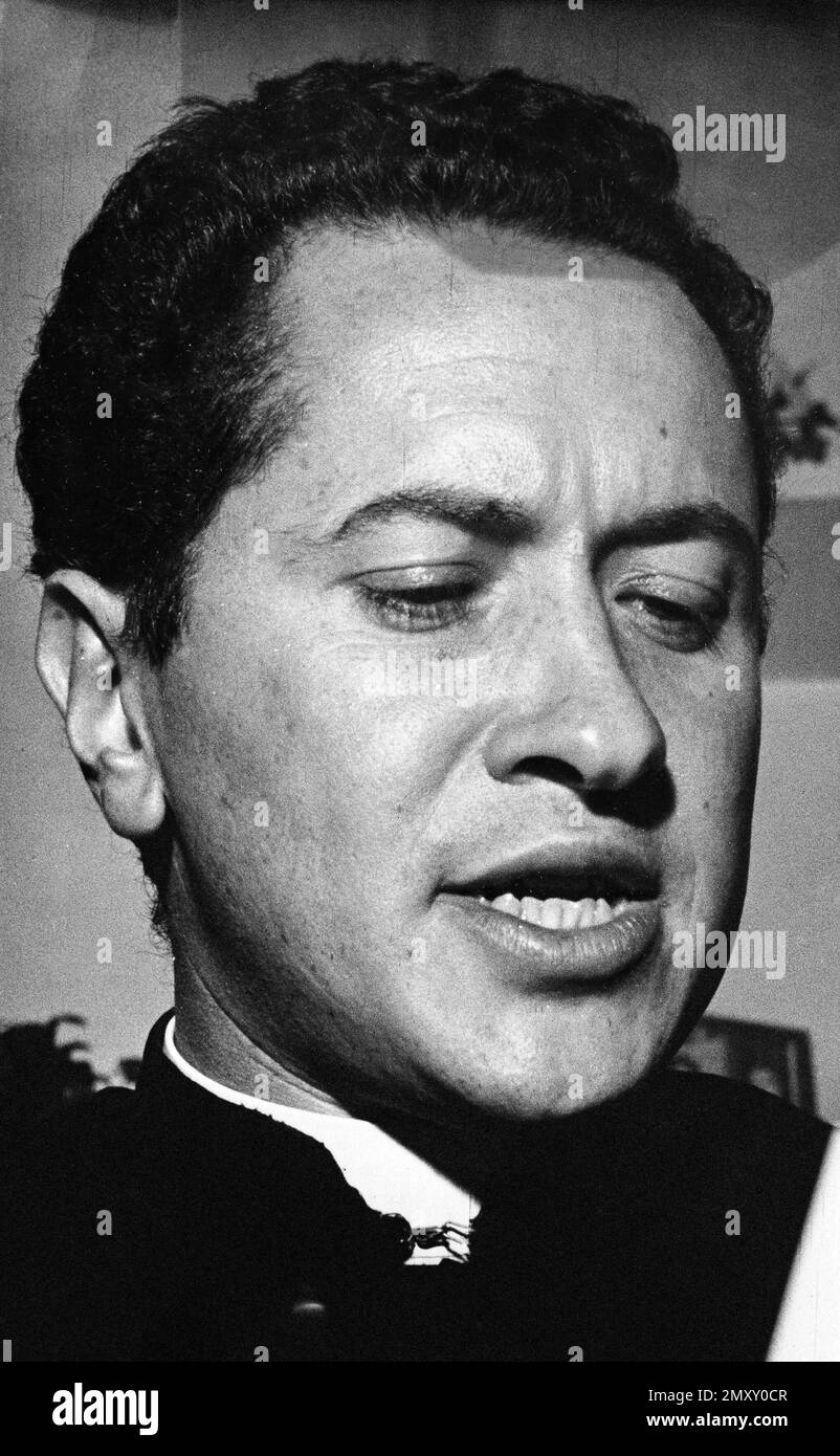 Father Camilo Torres who wishes to leave the priesthood to dedicate his ...