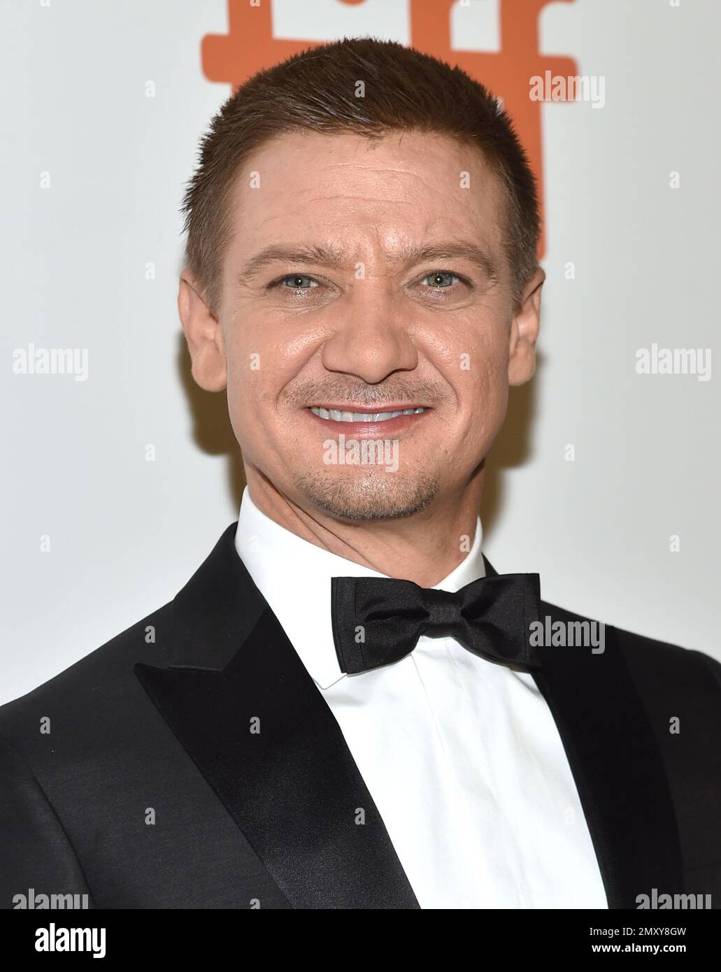 Jeremy Renner arrives at the "Arrival" premiere on day 5 of the Toronto ...