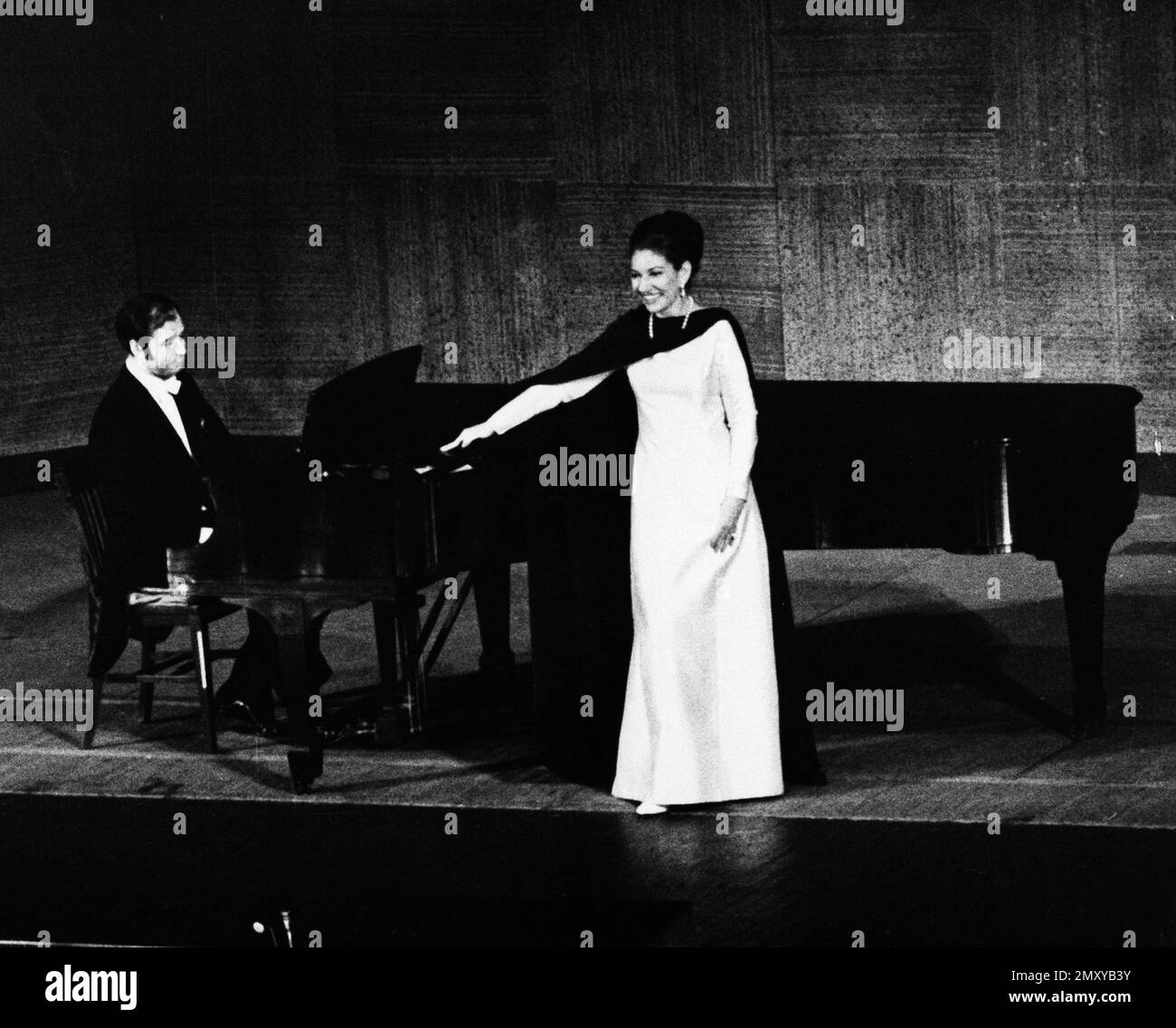 Maria Callas smiles at the audience during her recital in Chicago at ...