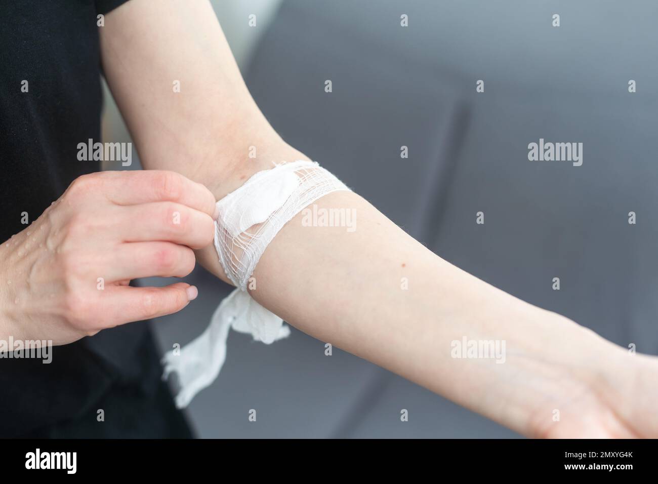 Hand medical blood platelets hi-res stock photography and images - Alamy