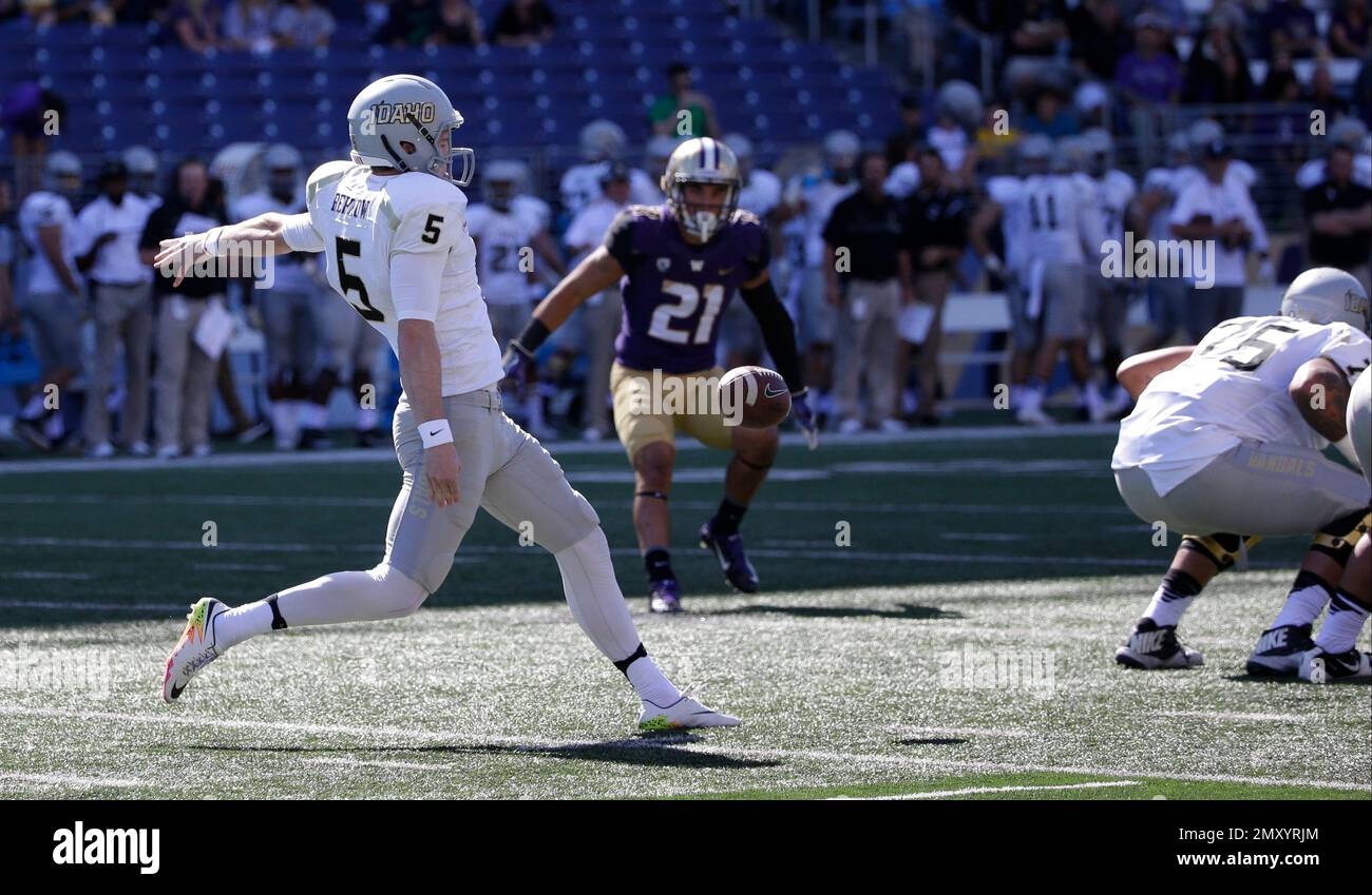 Idaho place kicker Austin Rehkow kicks against Washington in the first ...