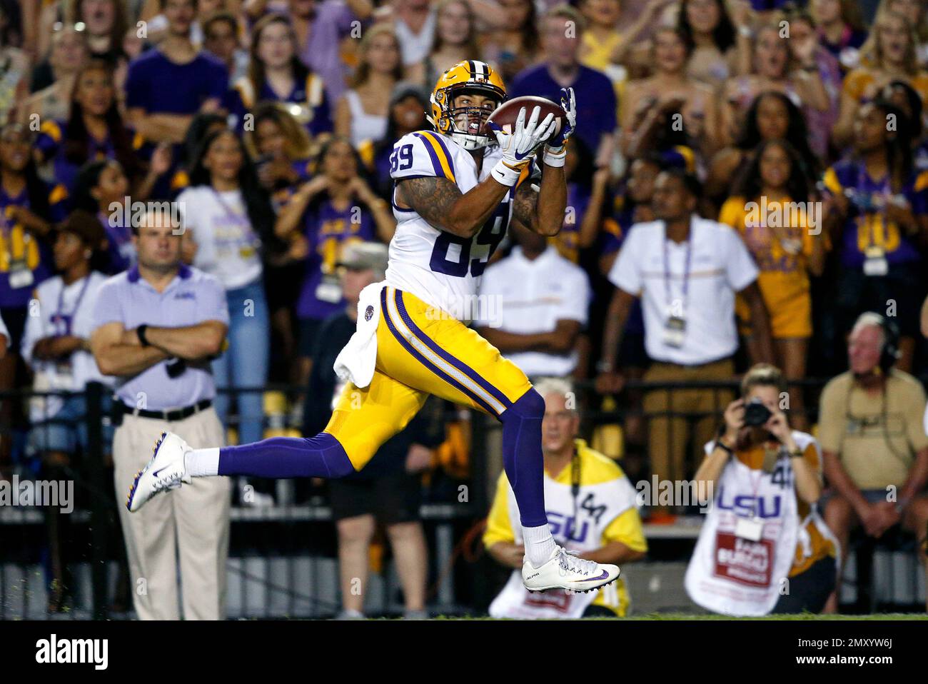 LSU tight end DeSean Smith (89) pulls in a touchdown reception in the ...