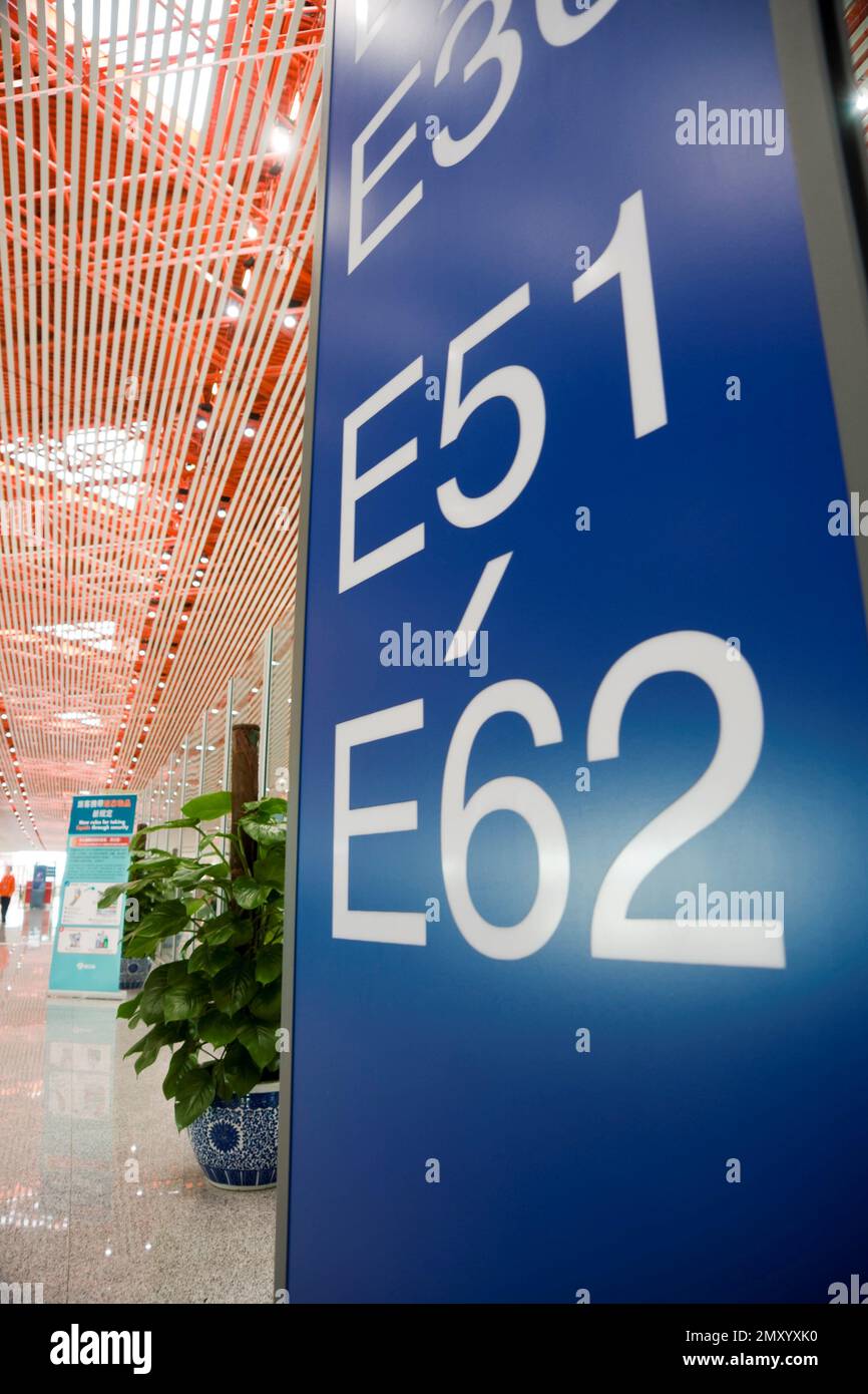 Terminal 3 signs hi-res stock photography and images - Alamy