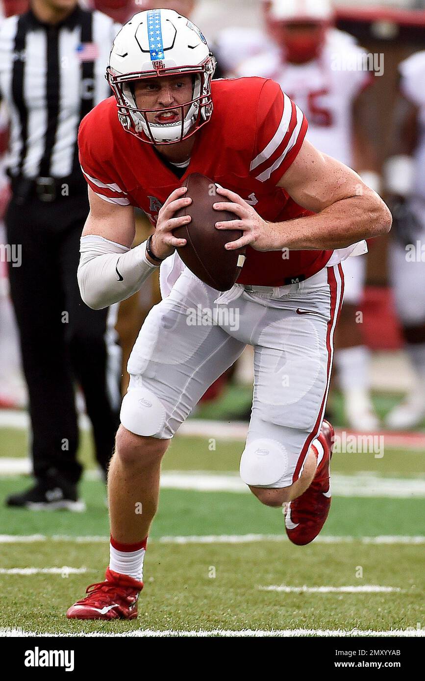 Houston quarterback Kyle Postma scrambles in the second half of an NCAA ...