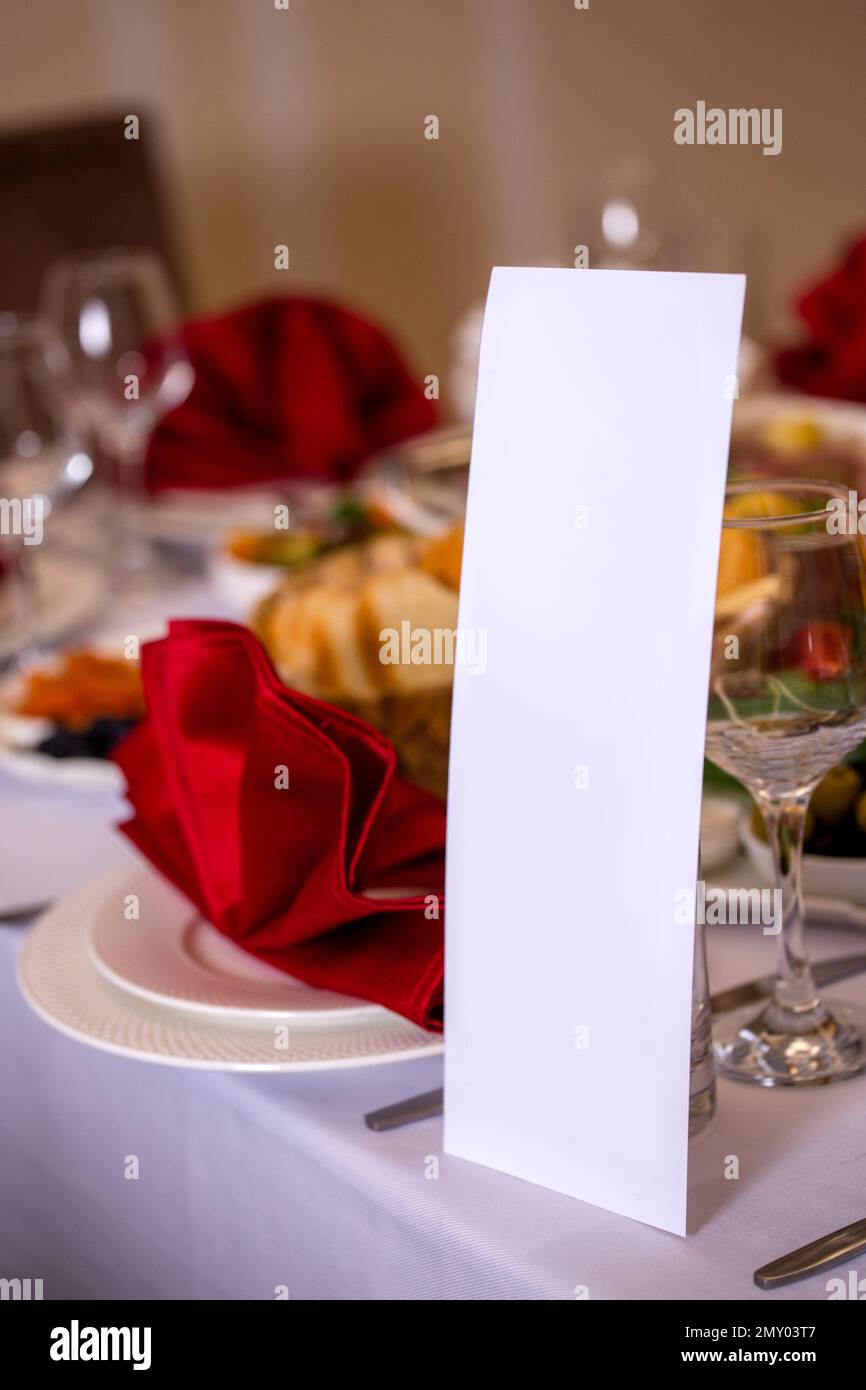 White table paper plaques on the table cafe Stock Photo - Alamy