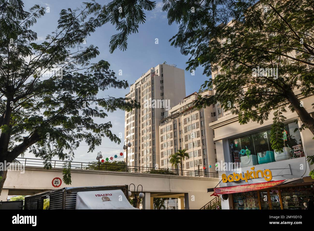 Urban tower blocks apartments hi-res stock photography and images - Alamy