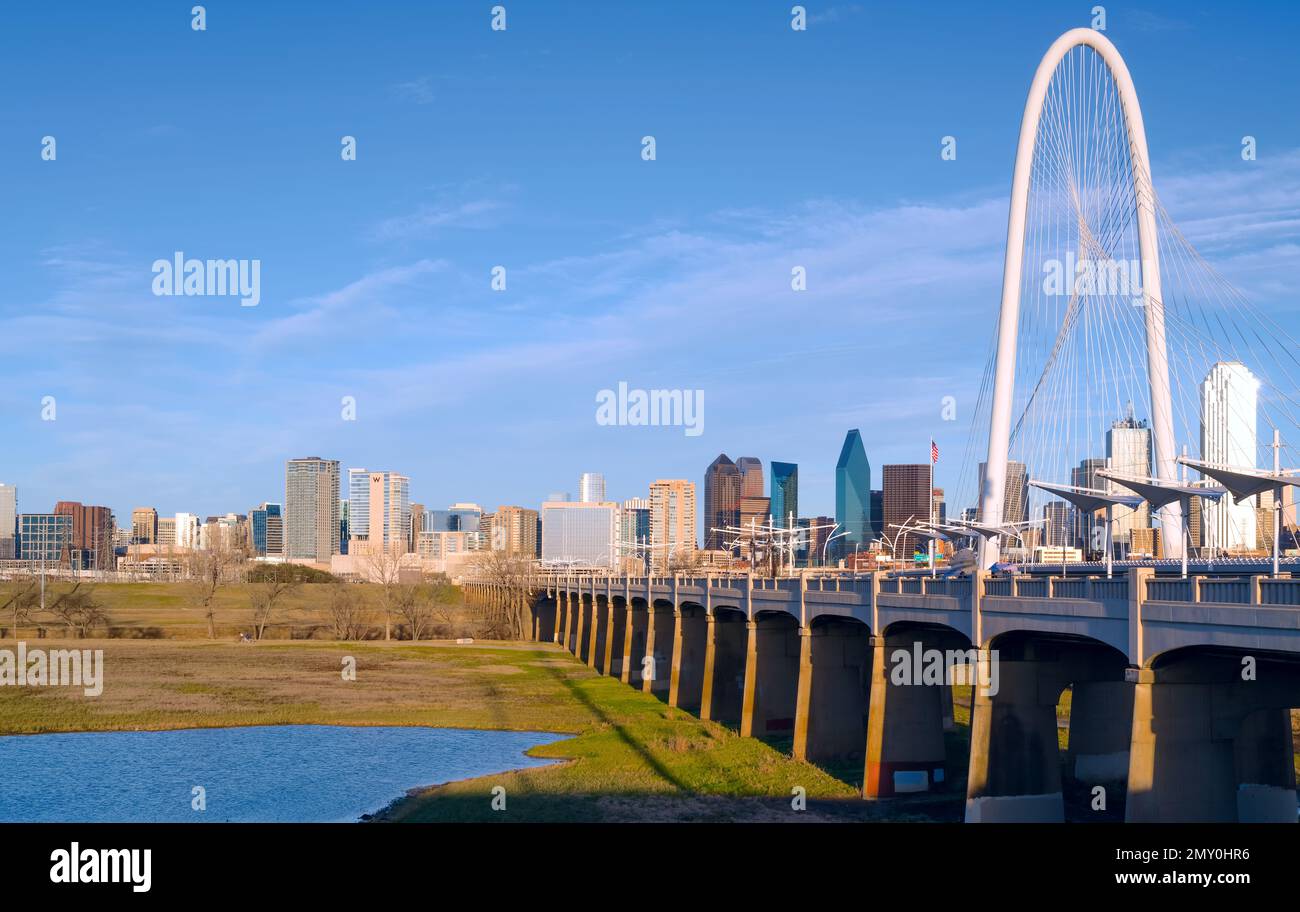 Margaret Hunt Hill Bridge Dallas Skyline Stock Photo - Alamy
