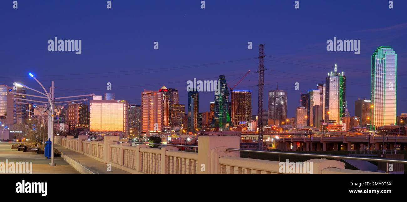 Dallas Skyline at Night Stock Photo - Alamy