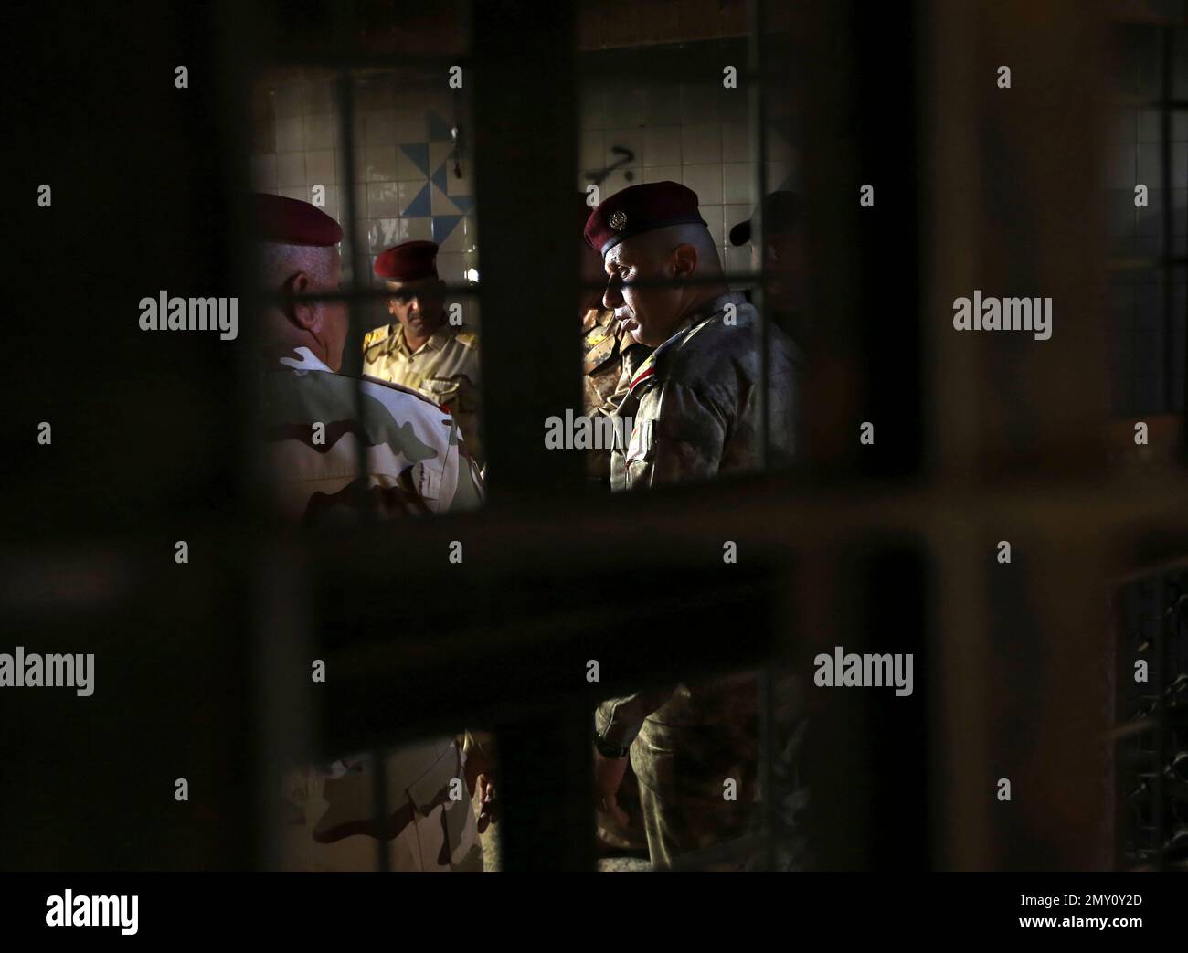 Iraqi security forces inspect cages at detention facility of a court ...