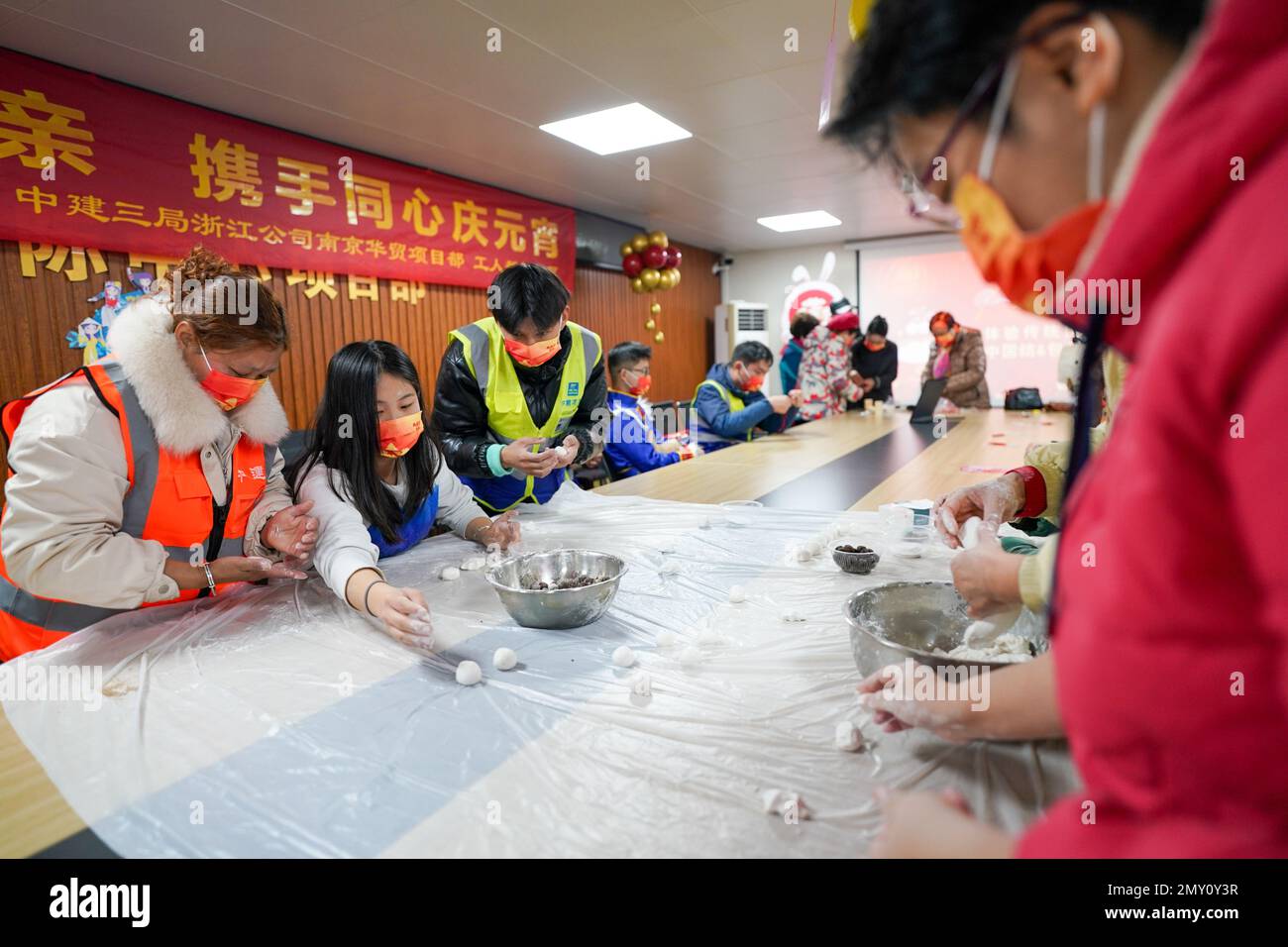 Nanjing, China's Jiangsu Province. 4th Feb, 2023. Construction workers ...