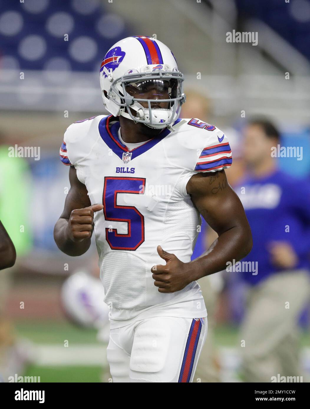 Buffalo Bills quarterback Tyrod Taylor runs before the first half of ...