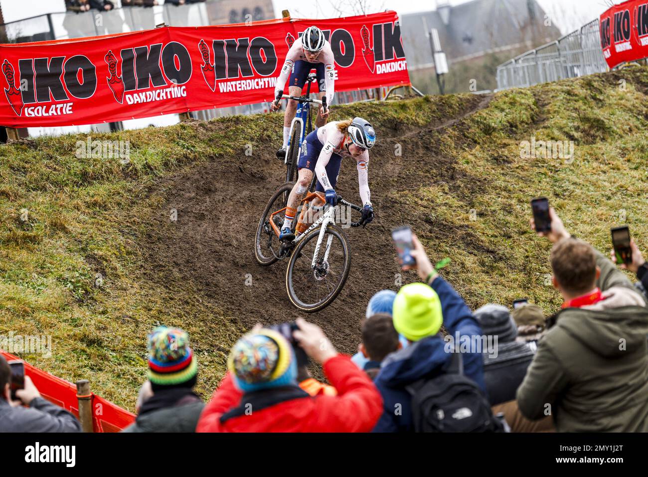 HOOGERHEIDE - Puck Pieterse and Fem van Empel in action at the ...