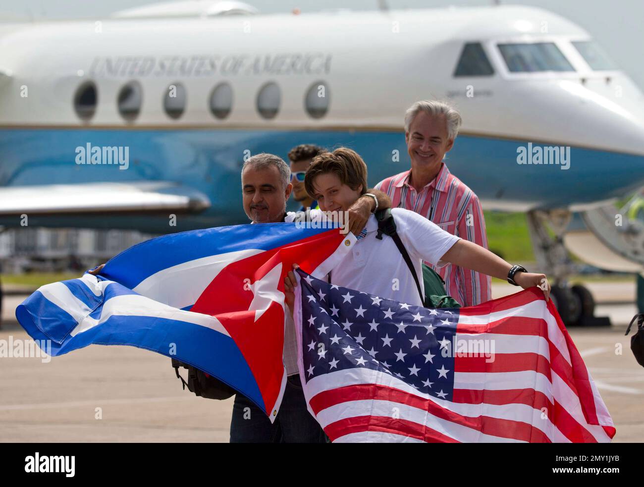 Passengers of JetBlue flight 387 holding a United States, and Cuban ...