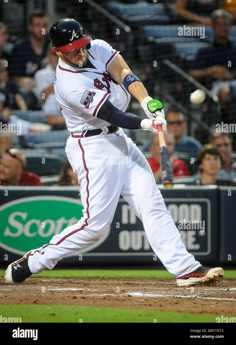 Atlanta Braves' Tyler Flowers hits a sacrifice fly to right field ...