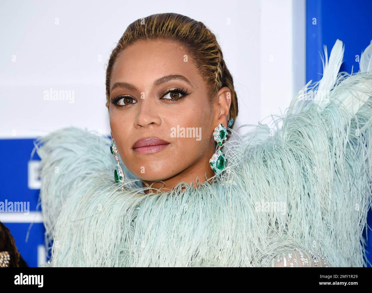 Beyonce Knowles arrives at the MTV Video Music Awards at Madison Square ...