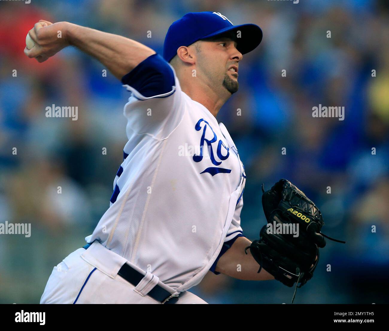 Kansas City Royals starting pitcher Dillon Gee delivers to a New York ...