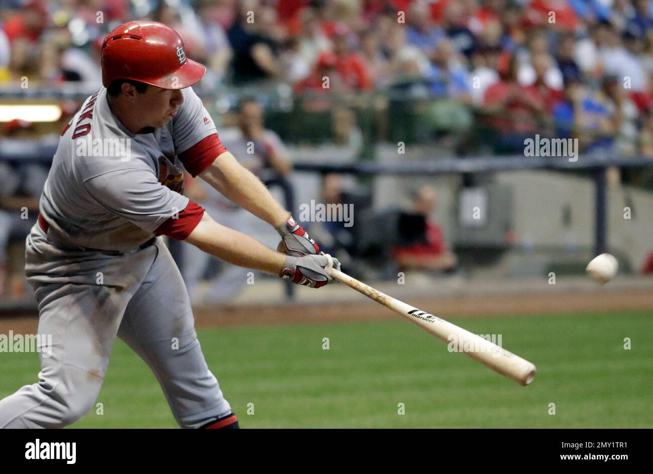 St. Louis Cardinals' Bill Mueller hits a home run during the fifth ...