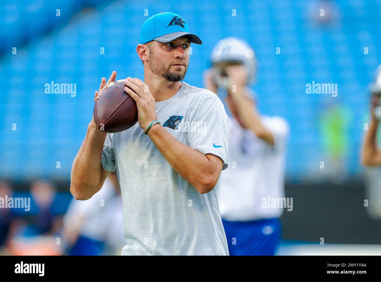 Carolina Panthers quarterback Derek Anderson warms up prior to the ...