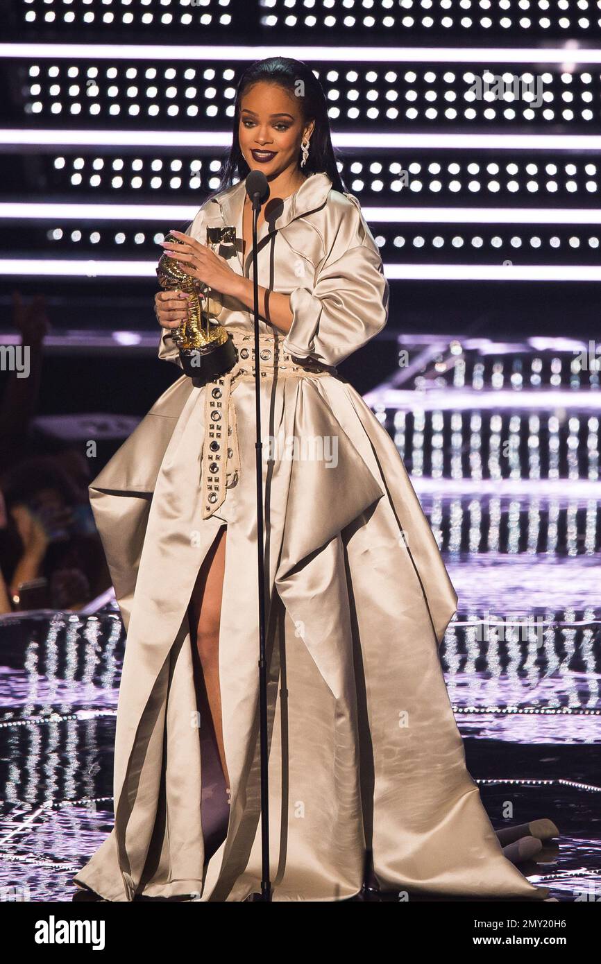 Rihanna accepts the Michael Jackson Video Vanguard Award at the MTV ...
