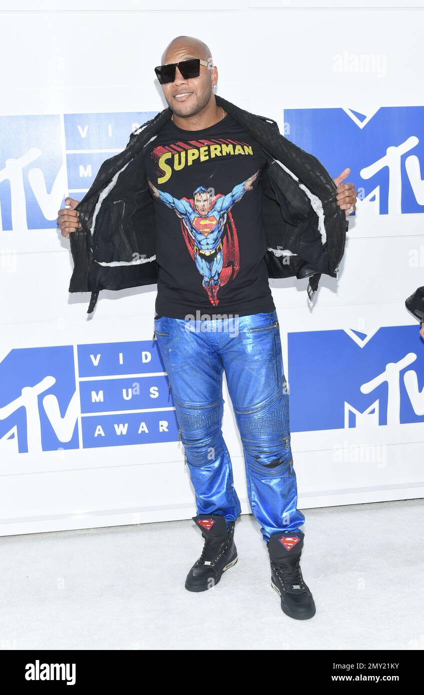 Flo Rida arrives at the MTV Video Music Awards at Madison Square Garden ...