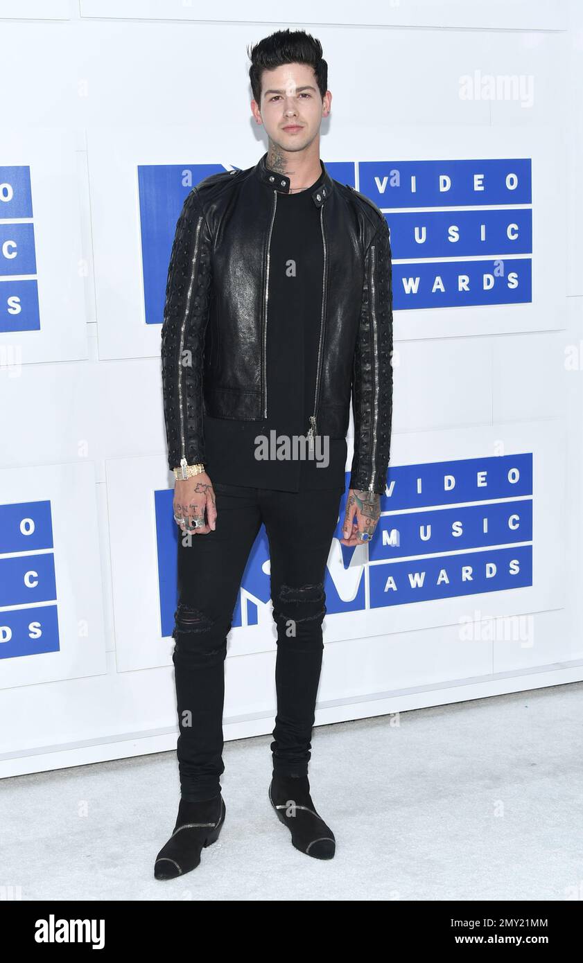 Travis Mills arrives at the MTV Video Music Awards at Madison Square ...
